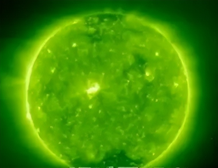 Scientists discovered the first "green star", emitting a strange dark ...