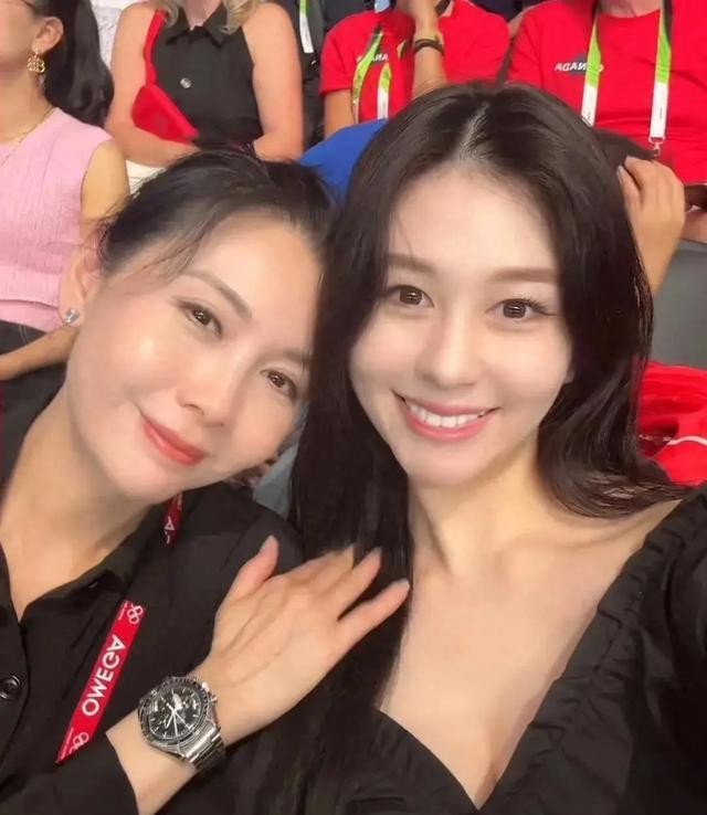 Qiu Shuzhen and her family of three watched the Olympics in Paris. She wore fur and her daughter ...