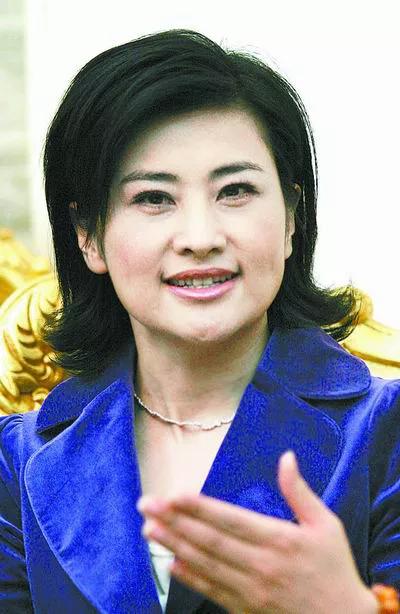 Phoenix TV beauty reporter Wu Xiaoli - iNEWS