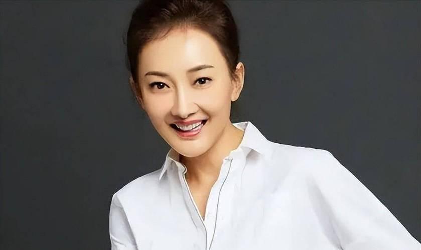 The face is unnatural, but the chin can plow the land? Actress plastic ...