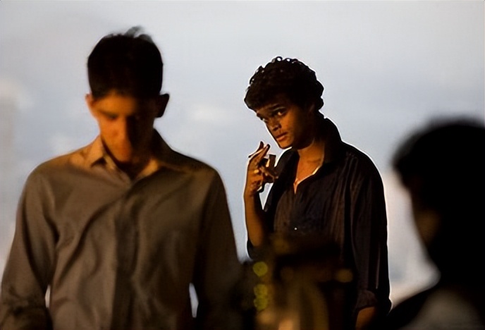 How Slumdog Millionaire Reveals the Meaning of Poverty and Social Class ...