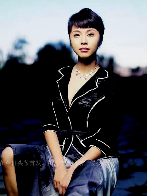 She confessed her love to "old bacon" Liu Wei, and Lian Yi left the ...