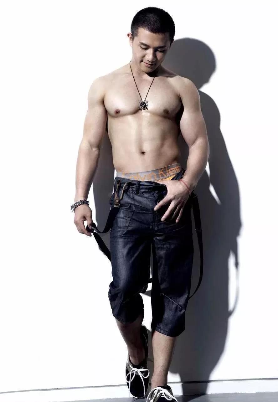 Chen Yibing posted a muscle photo, netizens: I can do this big chest ...