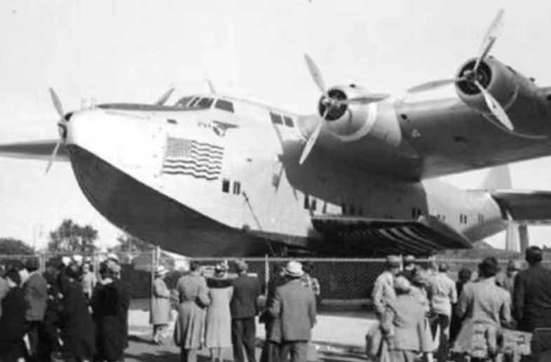 Flight 914 disappeared suddenly in 1955 and reappeared 35 years later ...