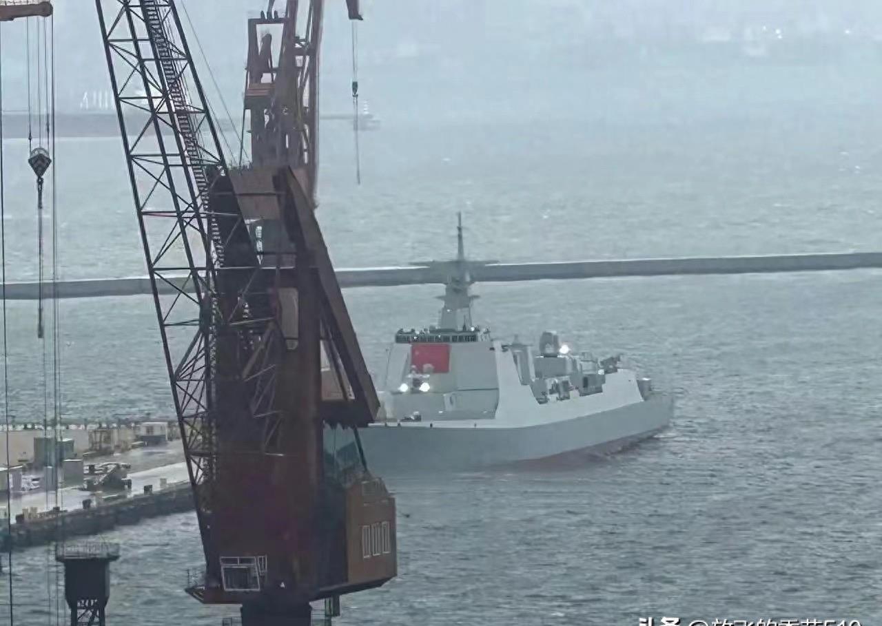 Shocking! Ten Type 052DM destroyers are about to be built, each with a full load displacement of ...