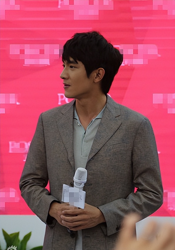 "Painting style" changes suddenly, talk about Dou Xiao's expressionless ...