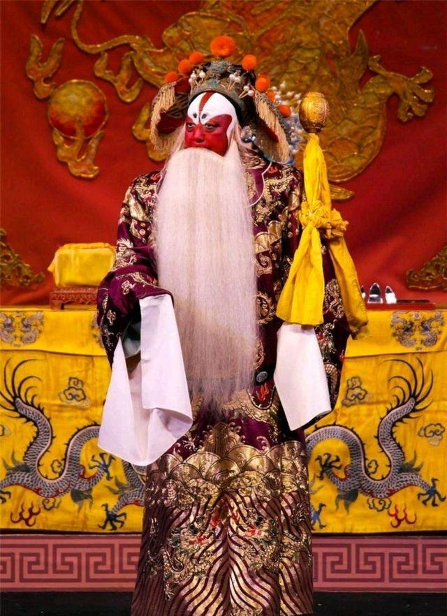 Why are the three great Detectives of the Three Immortals praised as a ...