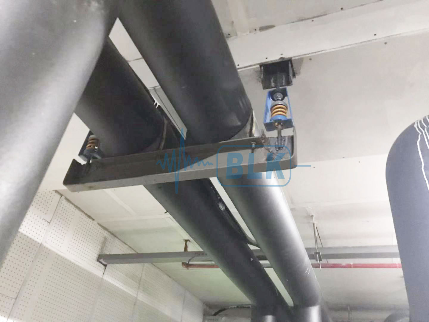 Pipeline suspension type shock absorber installation example - iNEWS