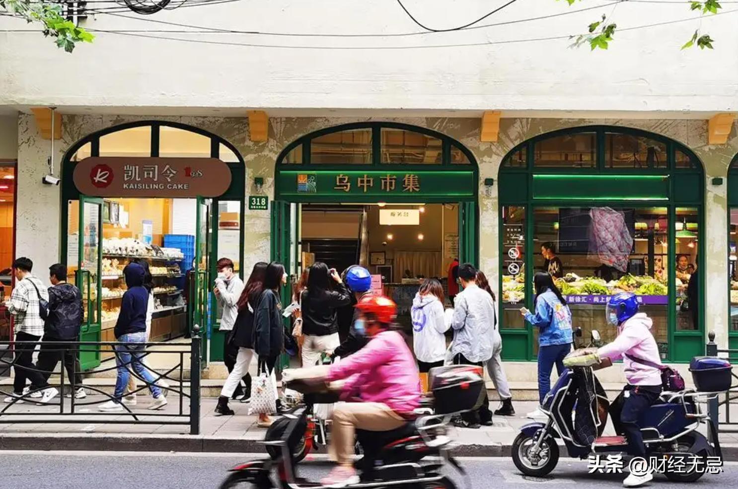 "The Moon and Sixpence" in Nanjing Trunk Market - iNEWS