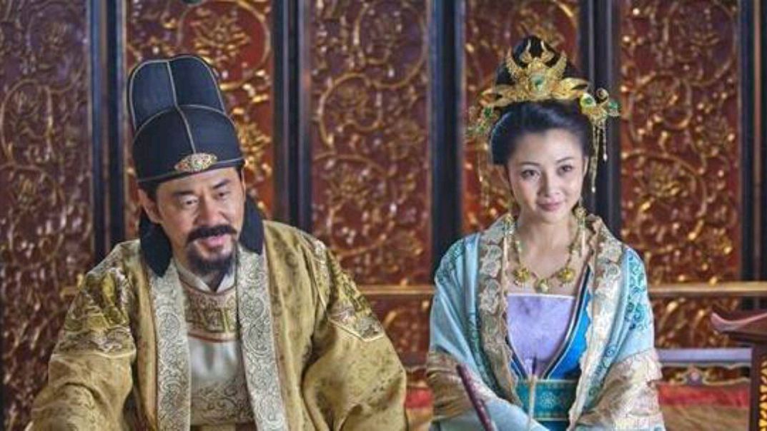 Zhao Kuangyin wanted to move the capital, but his brother said 5 words ...