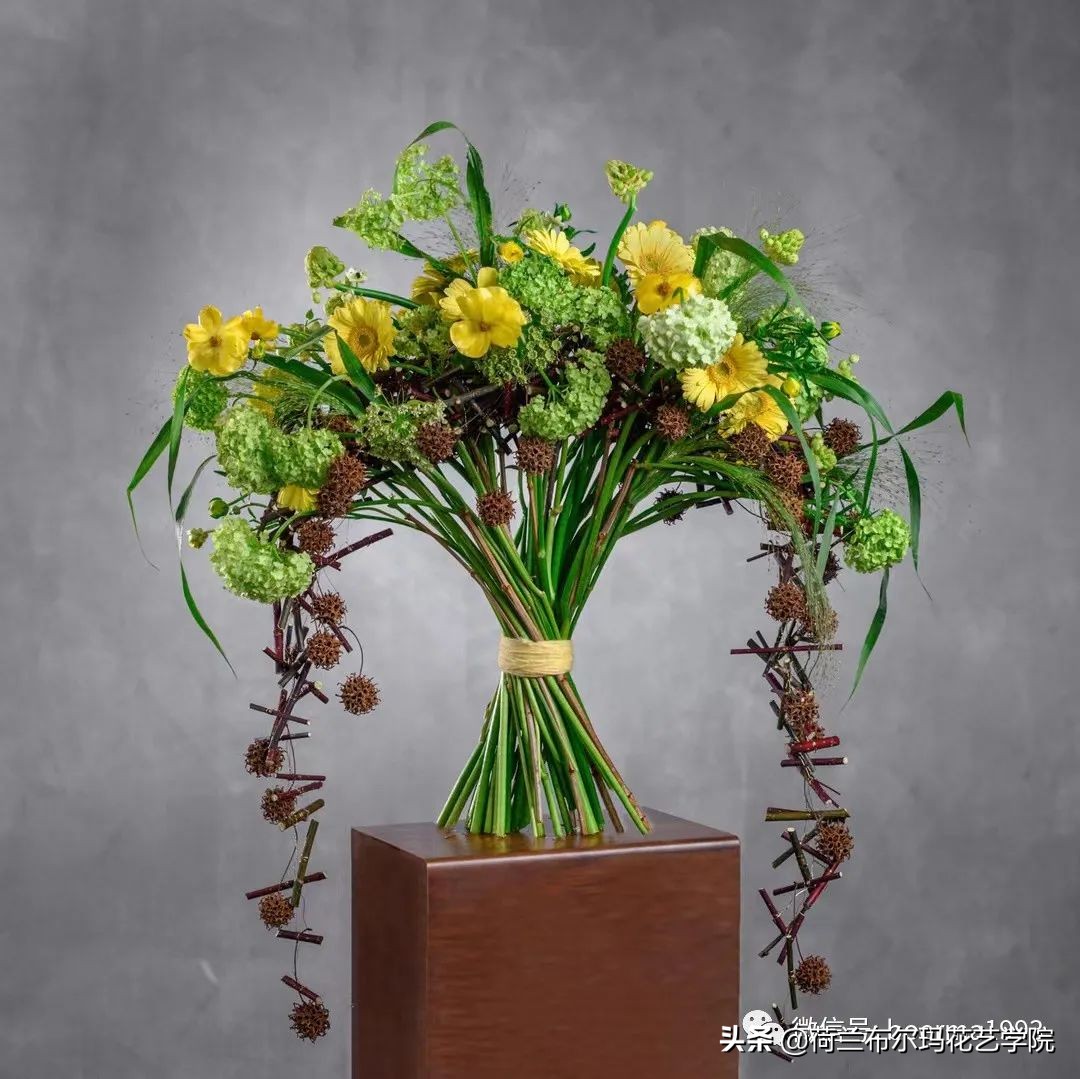 How to create a dynamic sense of floral lines - iNEWS