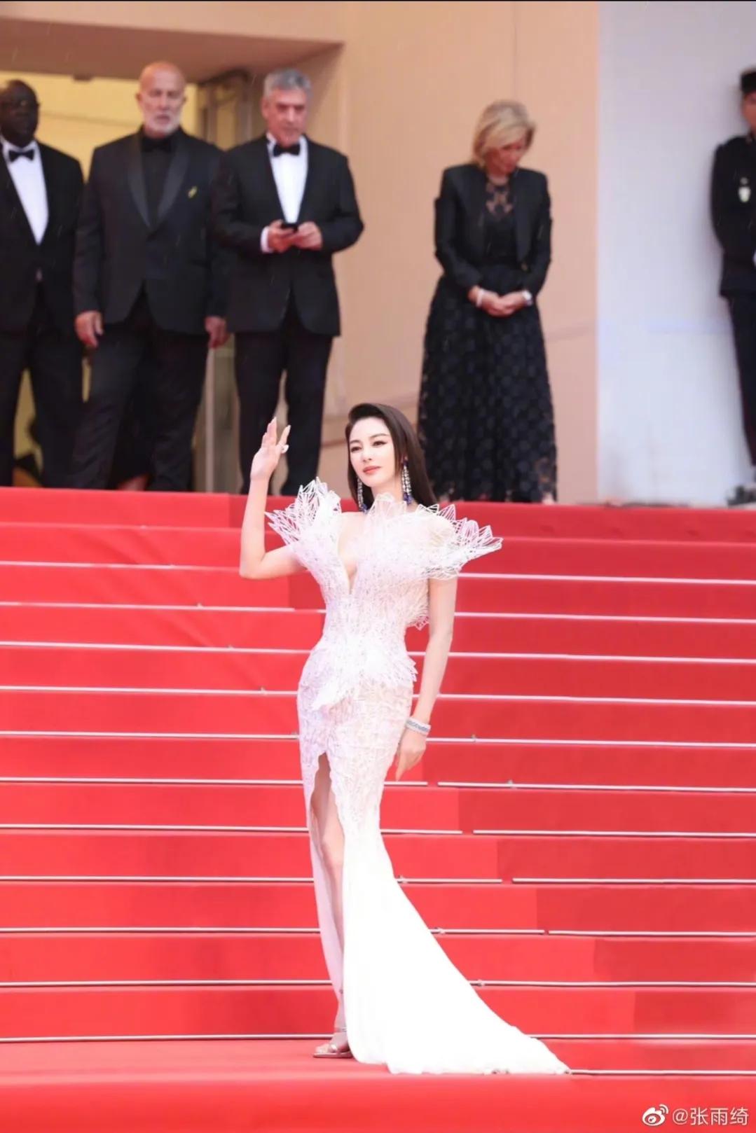 The truth about Zhang Yuqi losing her dress in Cannes! The replica of ...