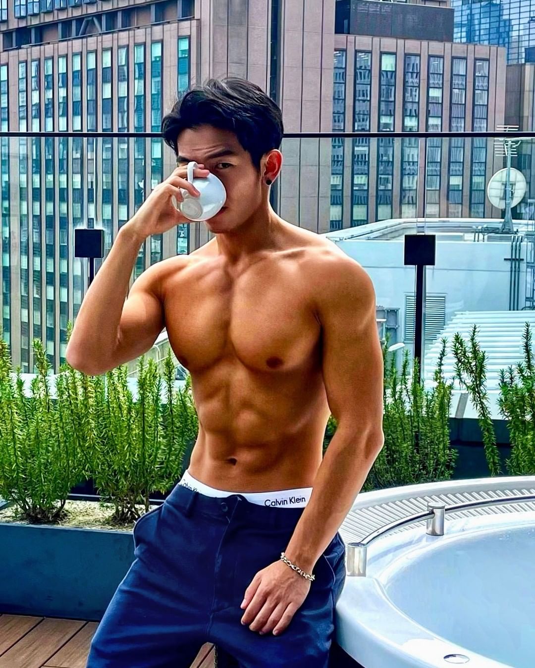 This handsome guy with single eyelid hits my heart -2 - iNEWS