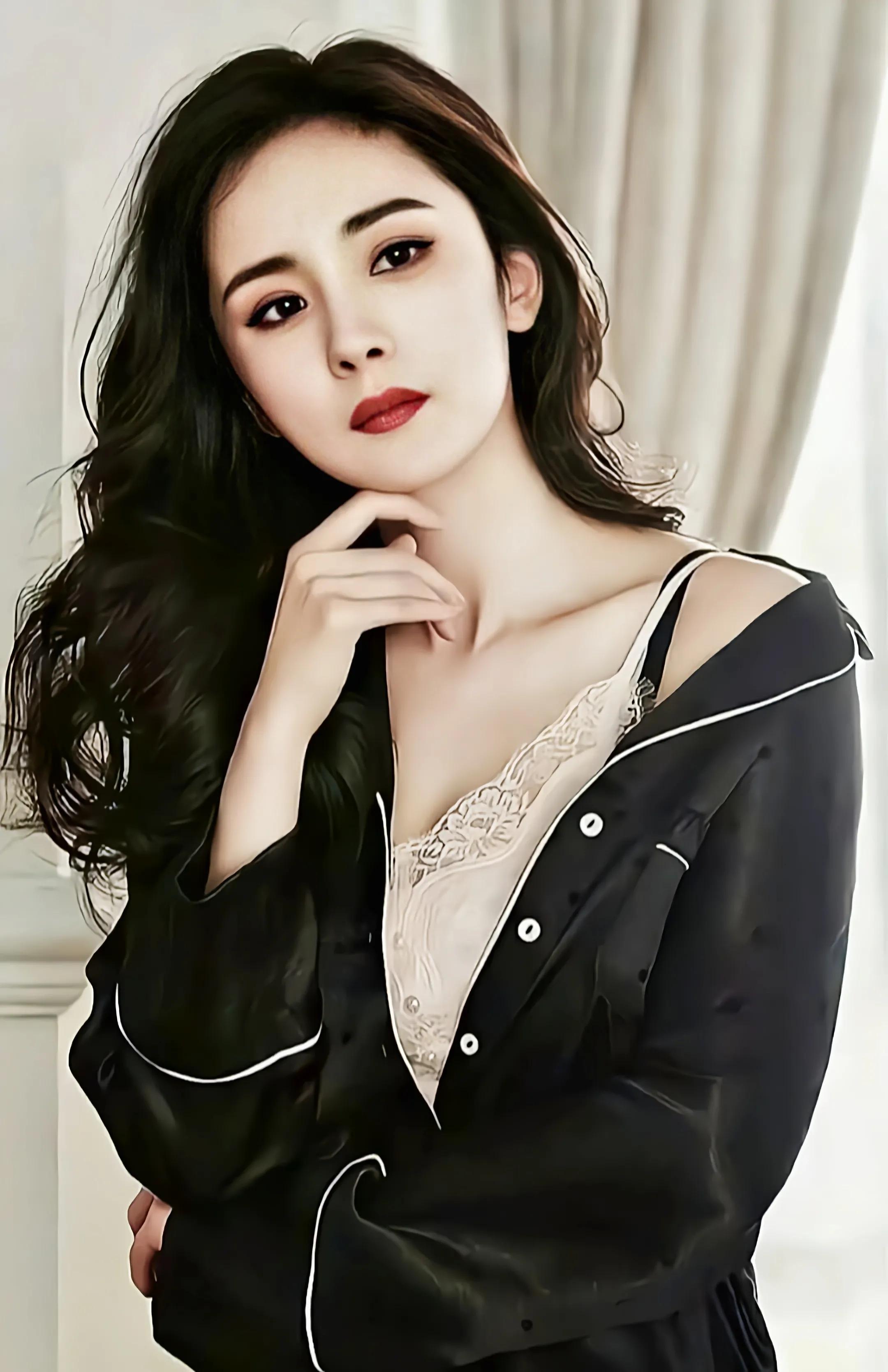 Yang Mi's mermaid - iNEWS