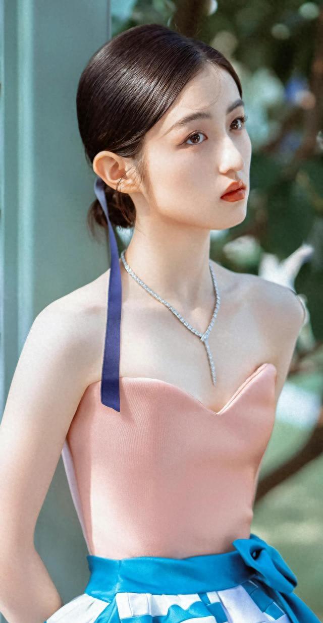 "National Girl" Zhang Zifeng: Praised by Feng Xiaogang for acting with Xu Zheng, she has a ...