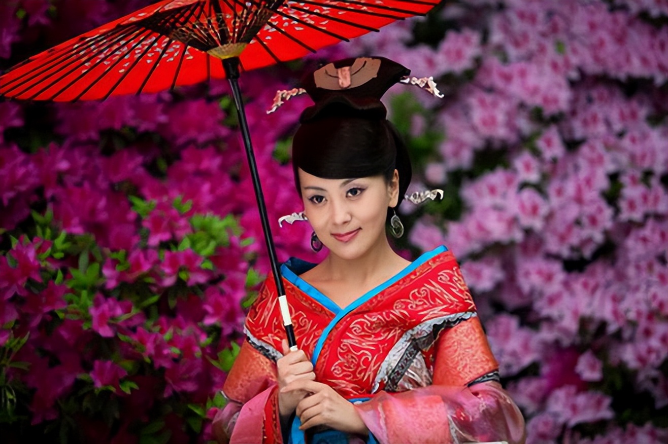 What is Feng Jieyu's ability to block the bear's attack for Emperor Han ...