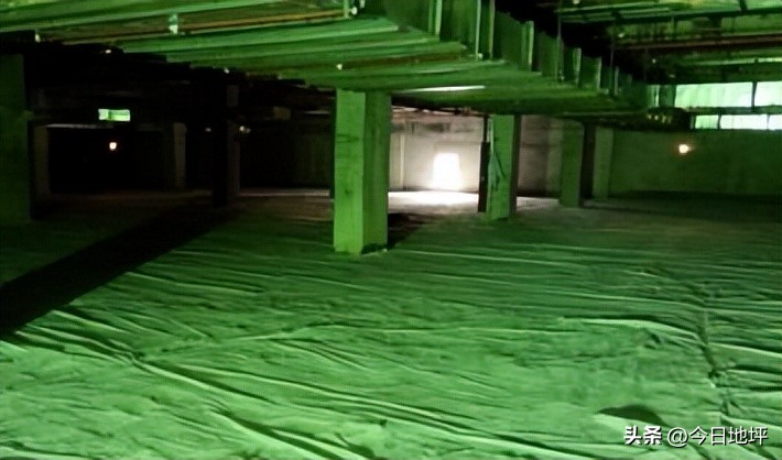 Take a look at how the epoxy resin floor and emery floor are ...