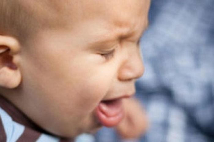 Summarize 10 first aid methods for children: suffocation, convulsions ...
