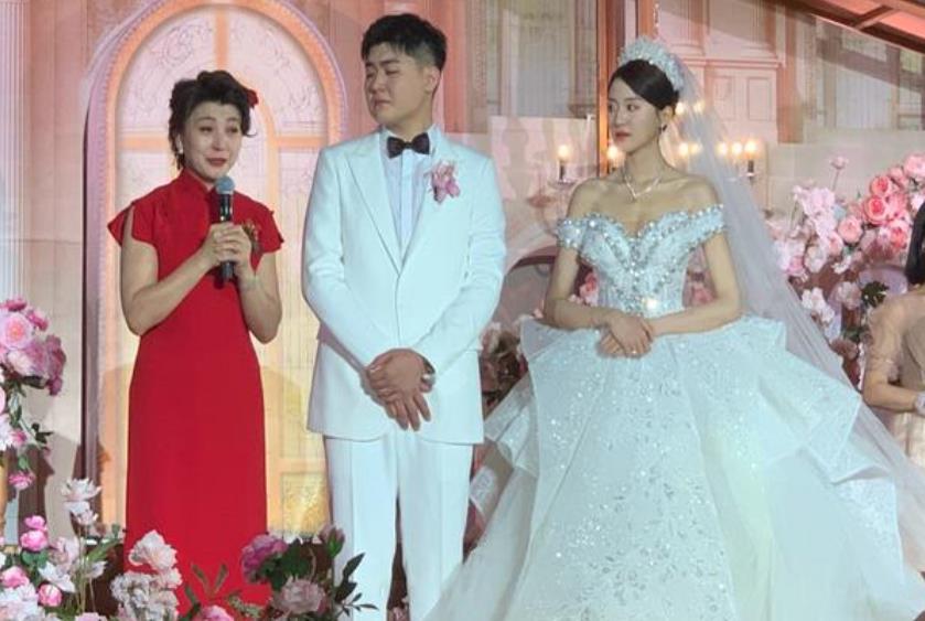 Yan Xuejing was upgraded to be a grandmother, actor Xu Mengdi was happy with her son, and Lin ...