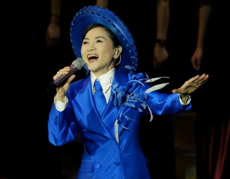 Suffering from cancer and committing suicide, these 9 singers have been ...