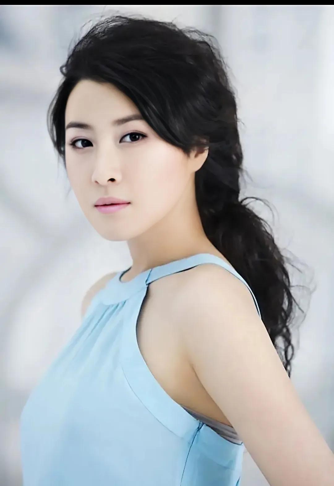Wang Yajie is so feminine - iNEWS