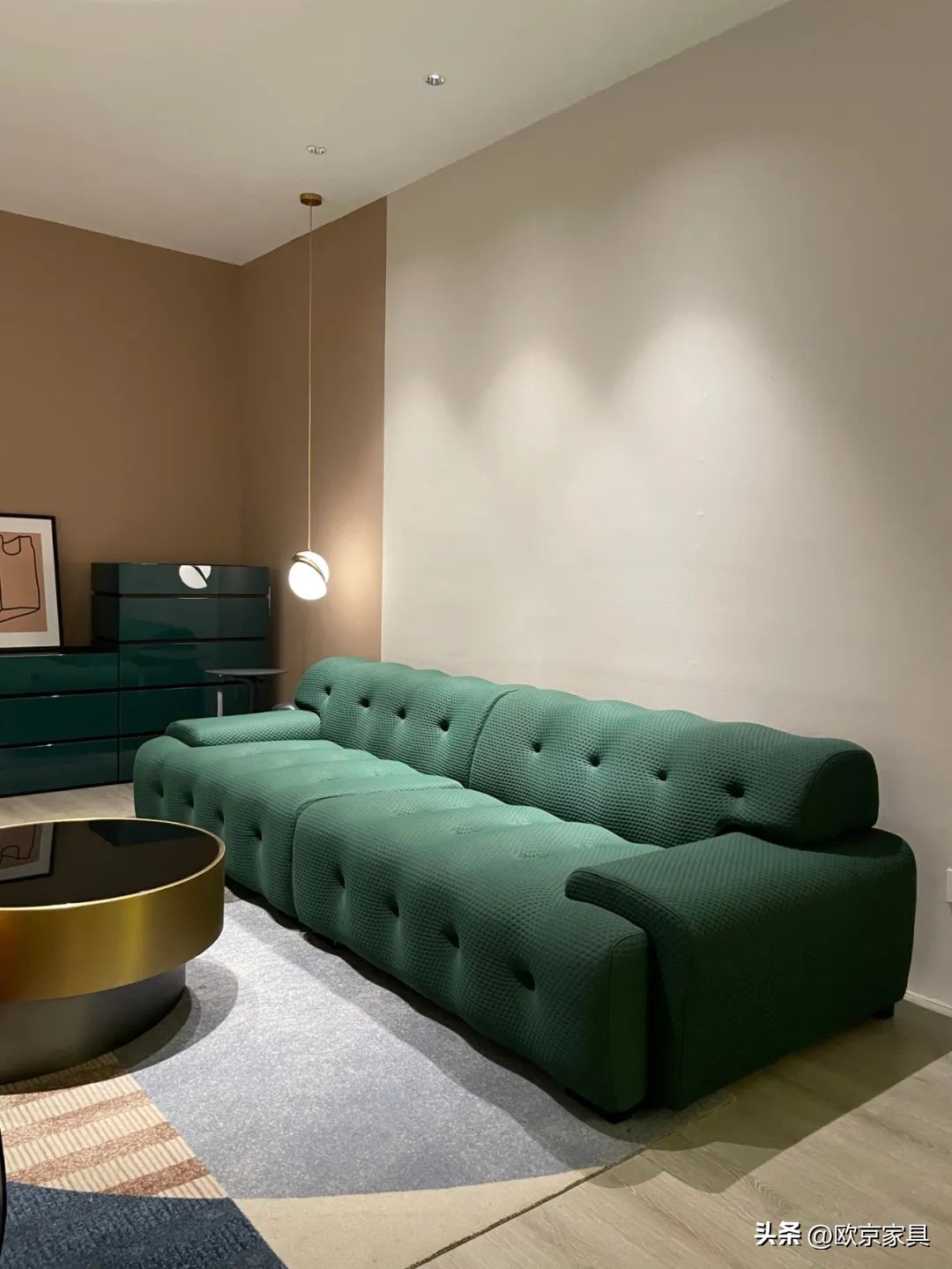 Take you into the Blogger sofa - iNEWS