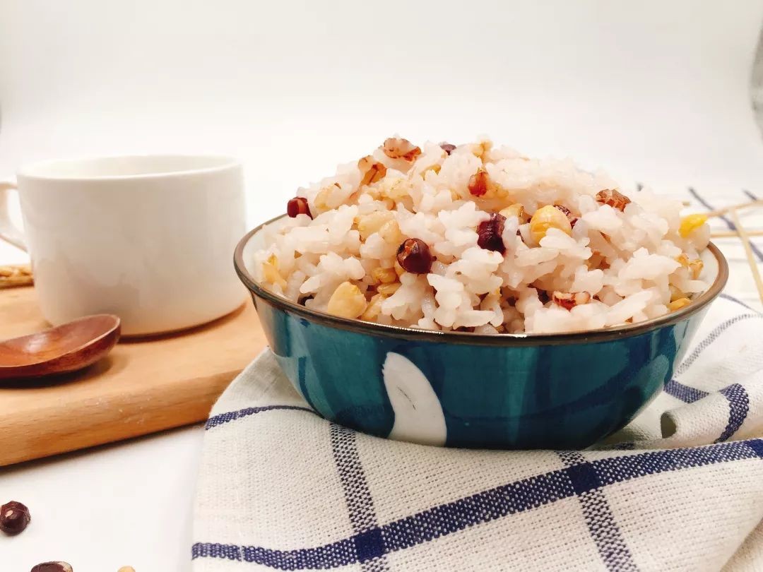 A 45-year-old woman ate only vegetables and no rice every day. What ...