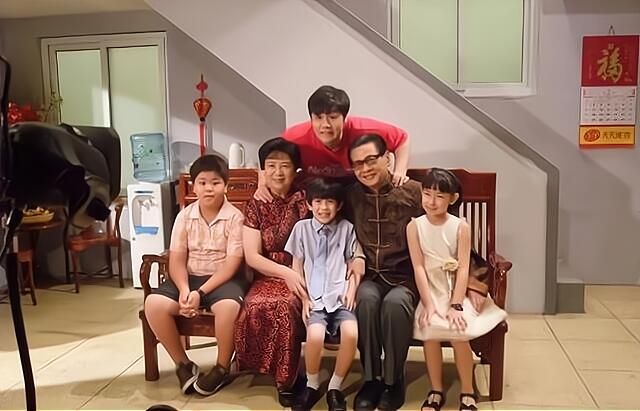 "Kang Paulo" Xie En studied abroad for the fourth year, his father-son ...