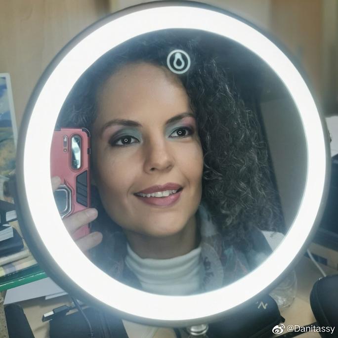 Brazilian girl Li Danni starred in "The Wandering Earth II" after ...