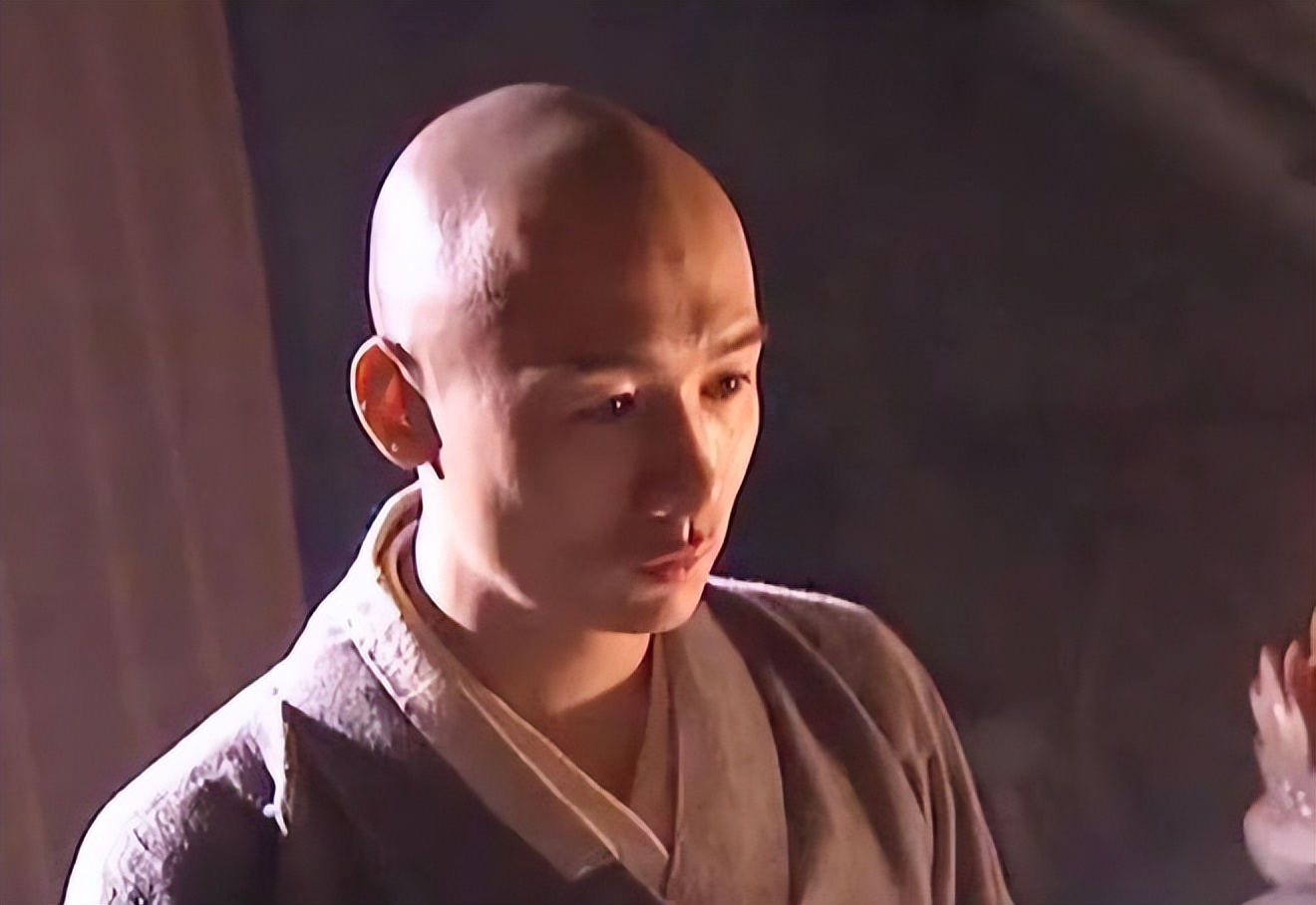 Wang Yuyan and Menggu fell in love with Qiao Feng, and gave birth to ...