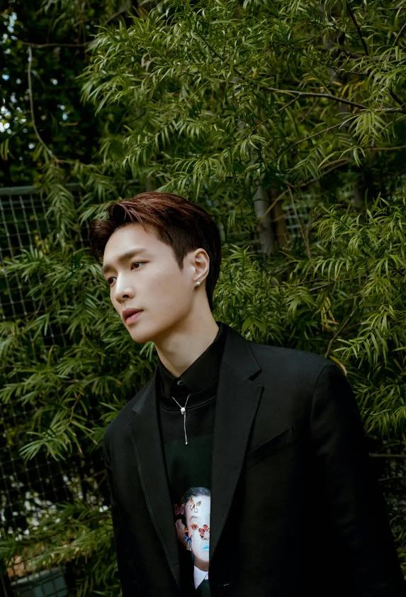Small gossip of stars such as Zhu Yilong, Shen Teng and Zhang Yixing ...