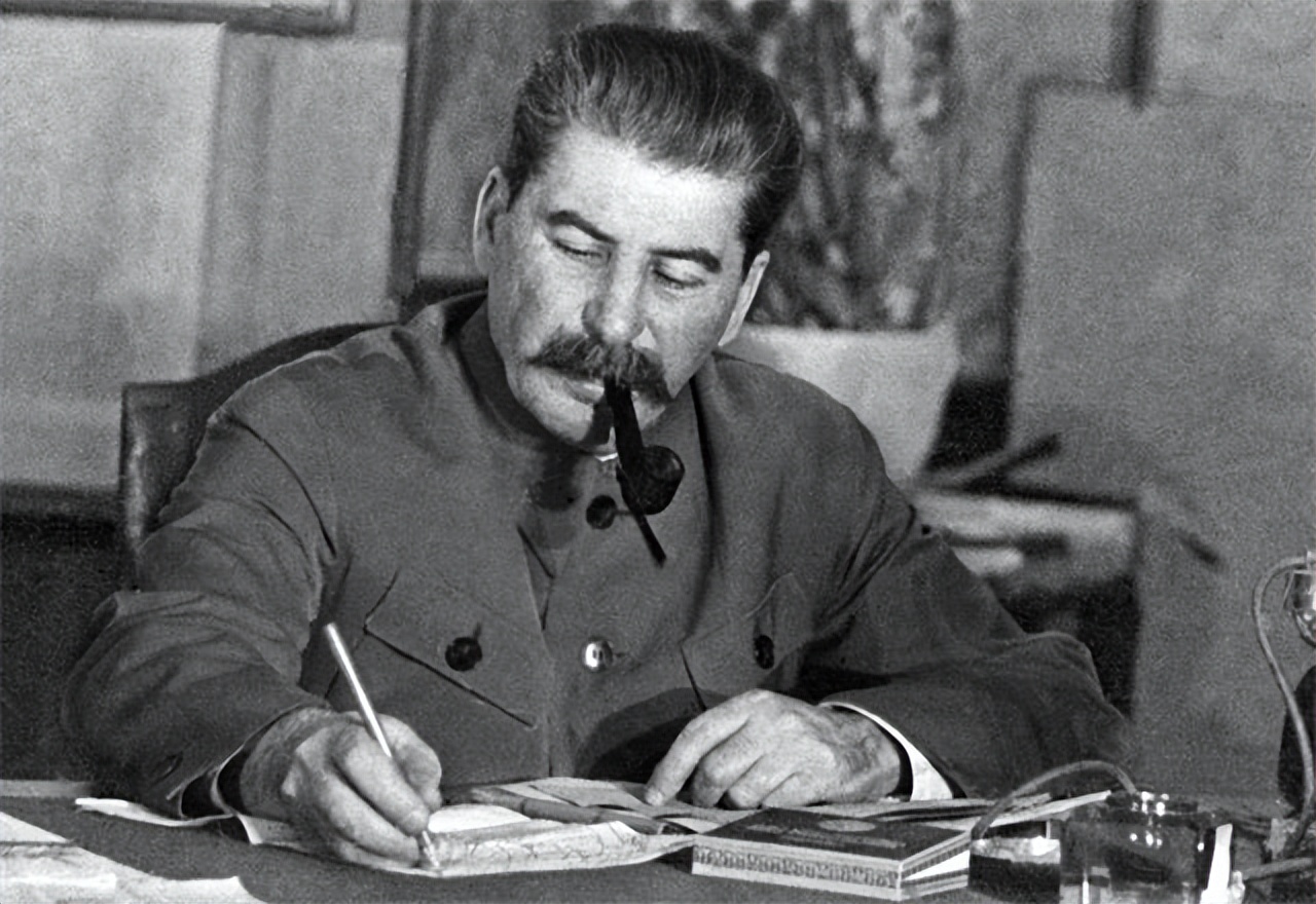 What changes and developments did Russia experience during Stalin's ...