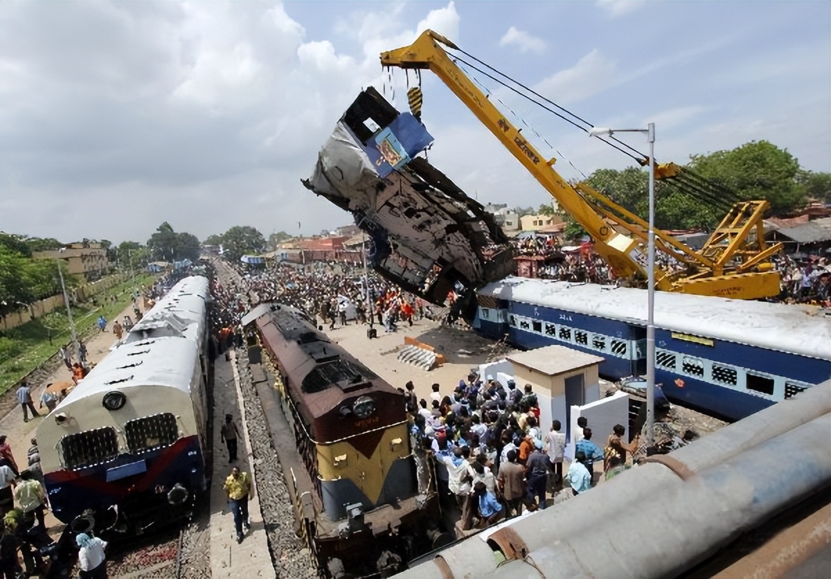 Over 1,000 killed and injured in train collision in India - iMedia