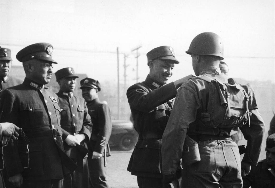 Rare photos of the Kuomintang and U.S. military mediations in Beiping ...