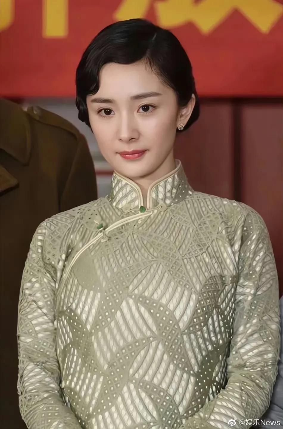 Yang Mi's style in the Republic of China, the double braided style is ...
