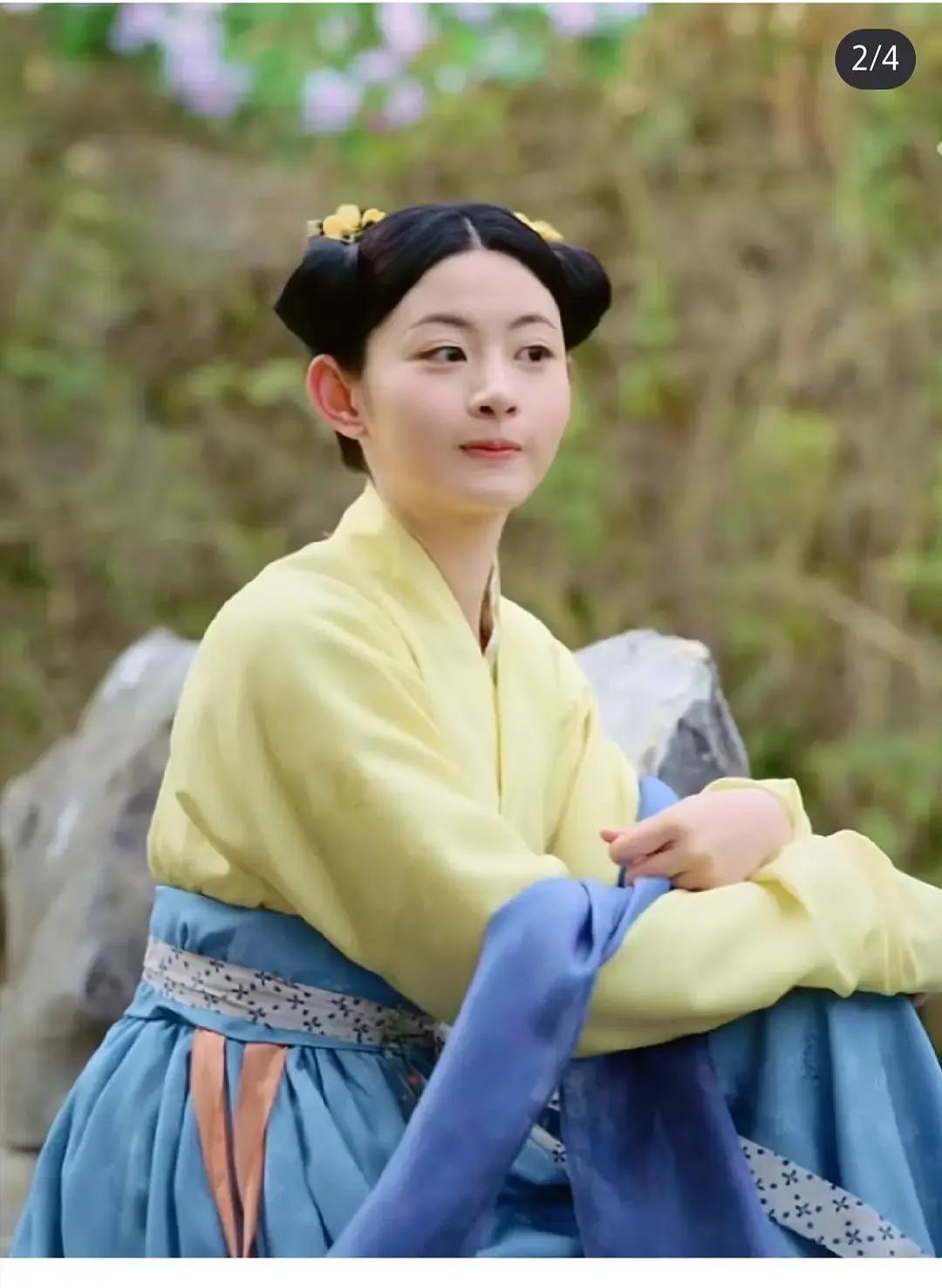 Zhao Qing plays the second female lead in Anxiang. The camera is really ...