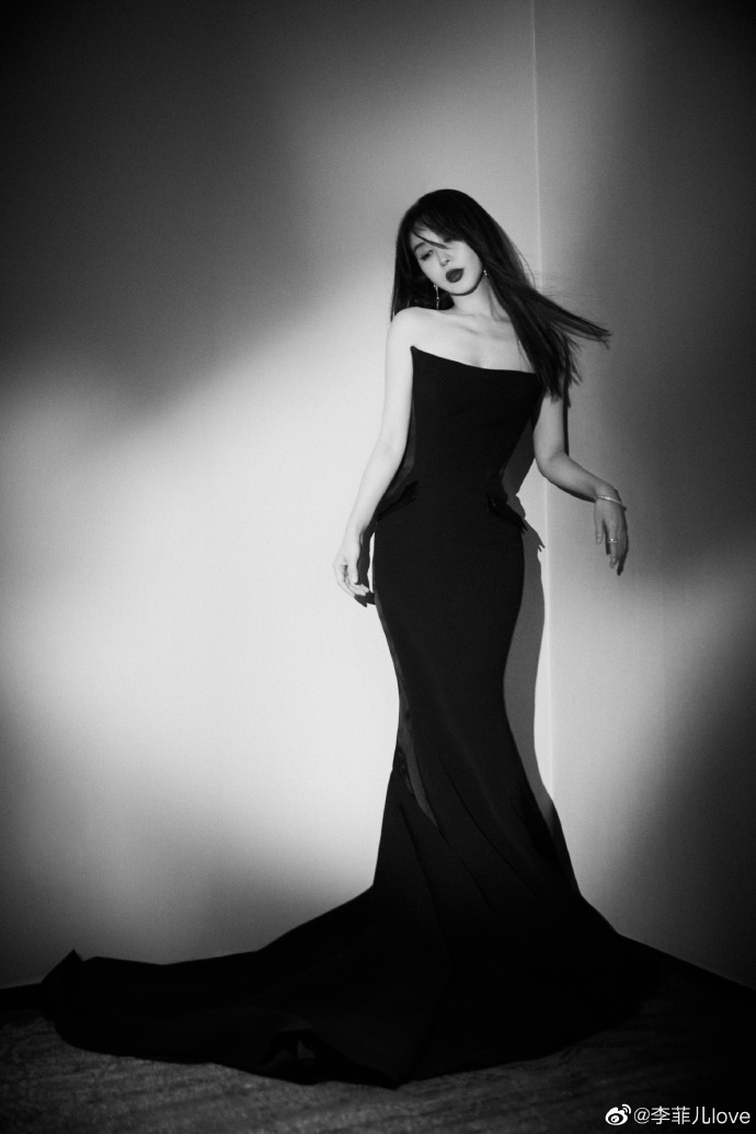 Li Feier's latest photo shows unique charm - iMedia