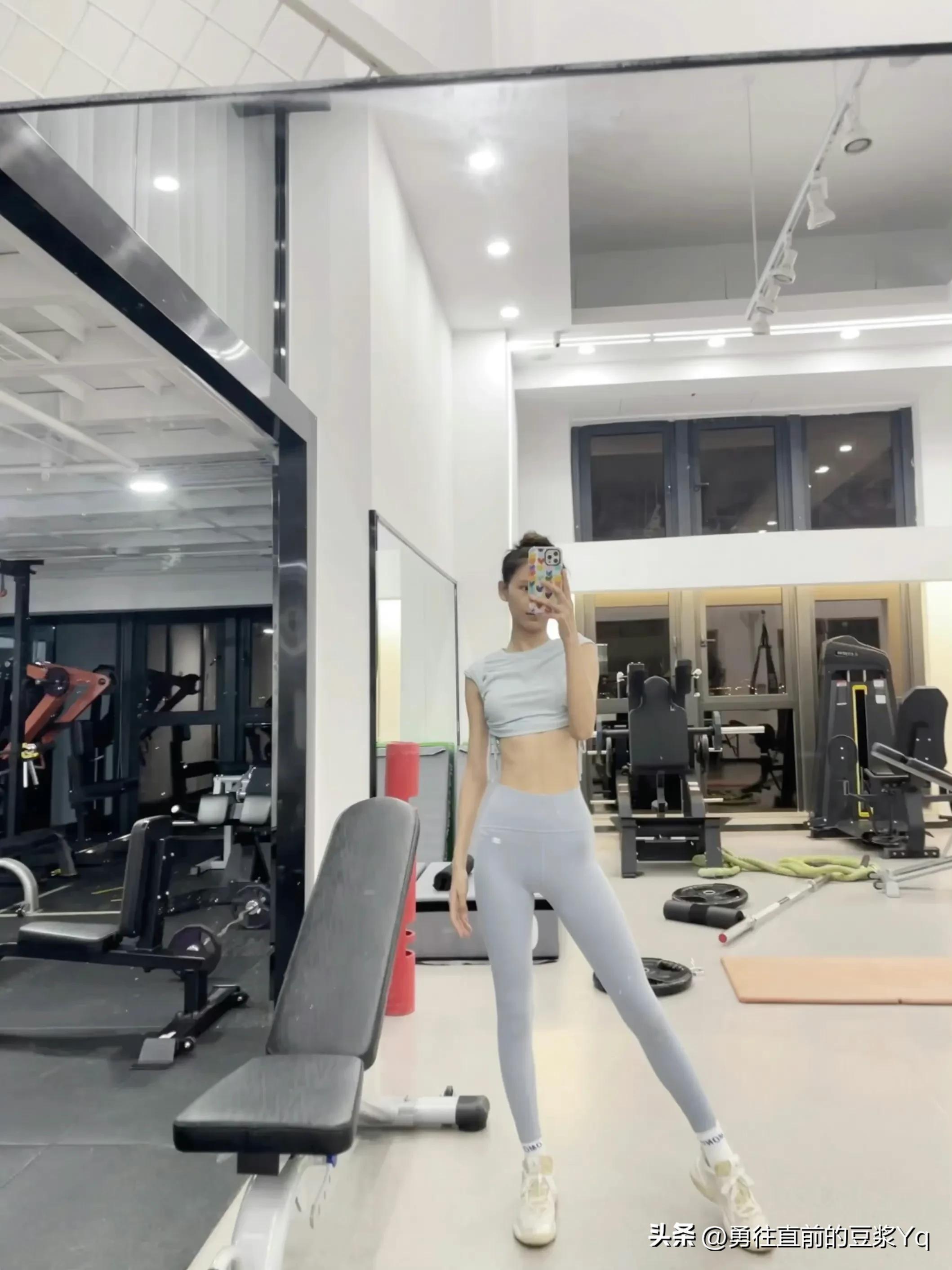 Zhang Yuxi's latest fitness photos, really getting thinner and better ...