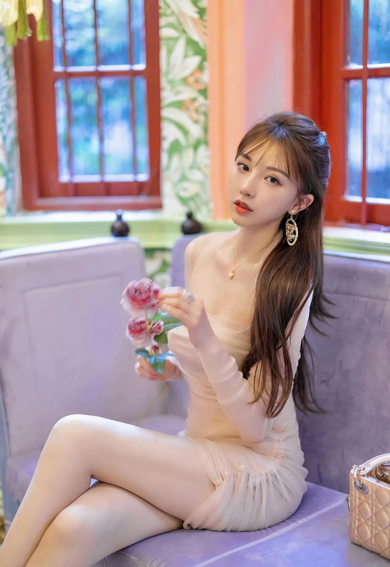 First Love - Liu Yining - iMedia