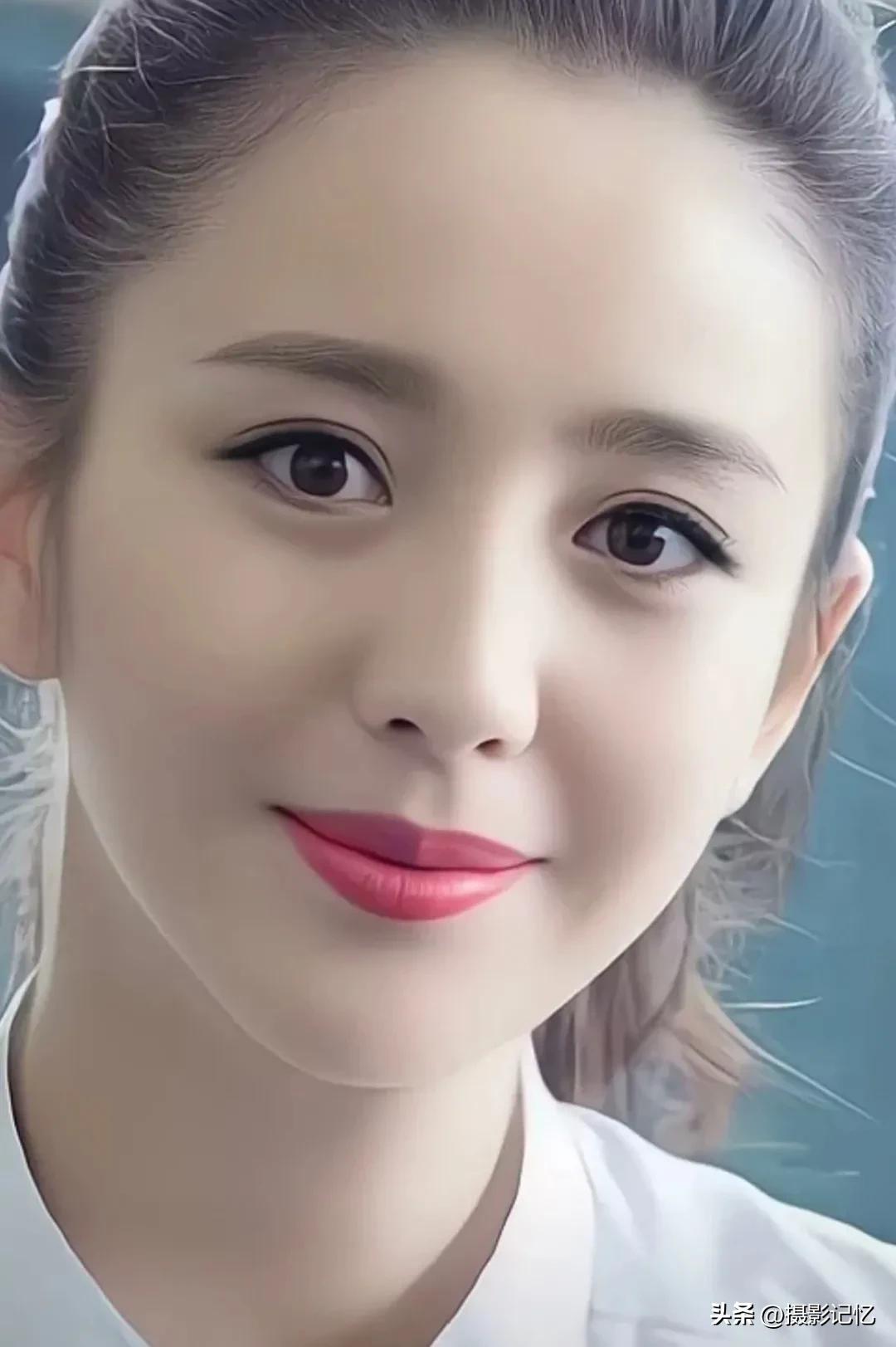 Tong Liya: Charming eyes, seductive lips - iMedia