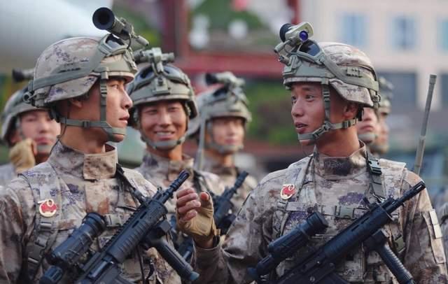 The "20 series gun family" was reviewed by the Chinese people. The PLA ...