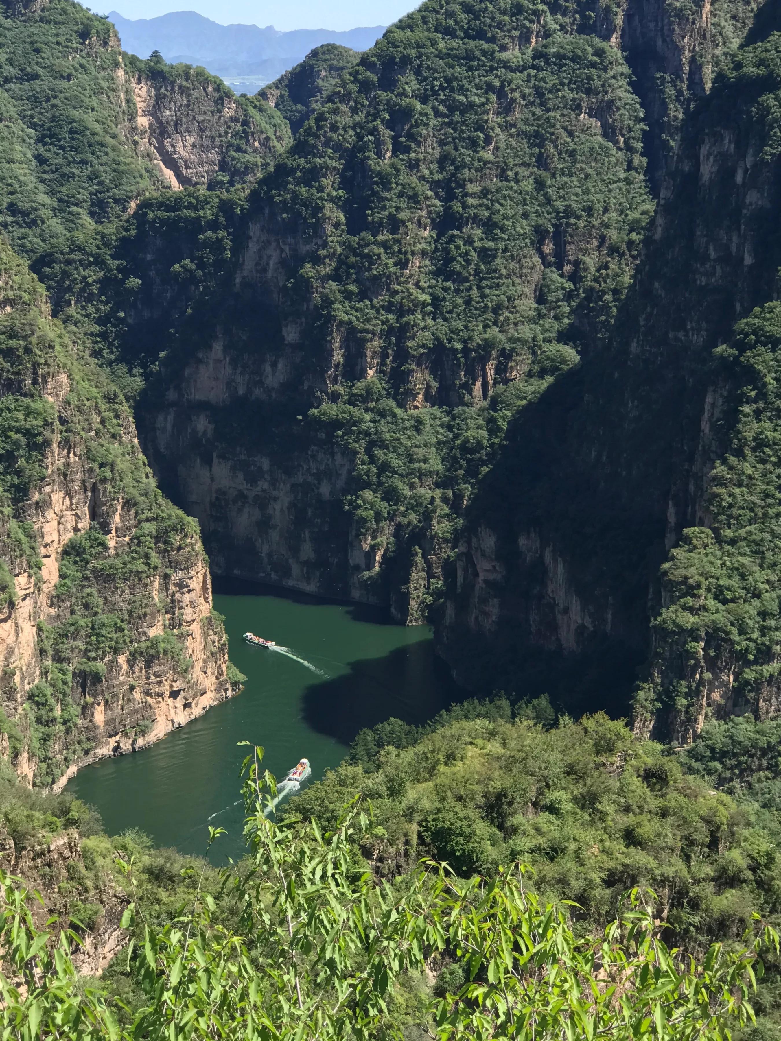 Visit Longqing Gorge in the beginning of autumn - iNEWS