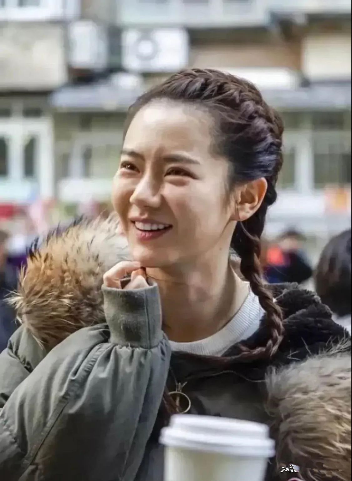Qi Wei is really courageous, she shows up at the airport without makeup ...