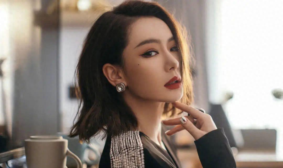 The shots of passers-by are so real, Yuan Quan becomes an amateur ...