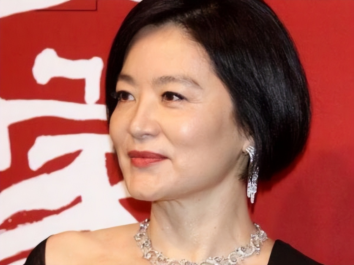 Brigitte Lin had plastic surgery?Wearing hundreds of millions of jewels ...