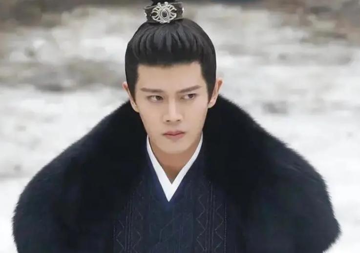 Ren Jialun's group of pure white suits is so handsome!Charm all the ...