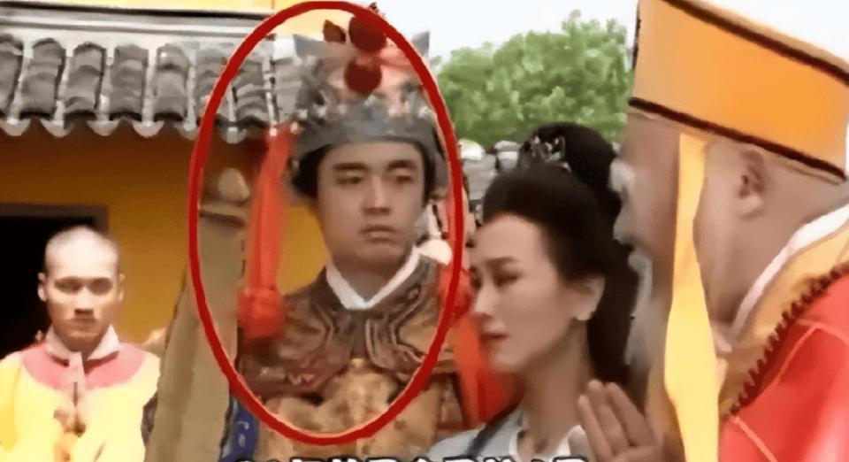The hilarious goof shots in "The Legend of White Snake", the last one ...