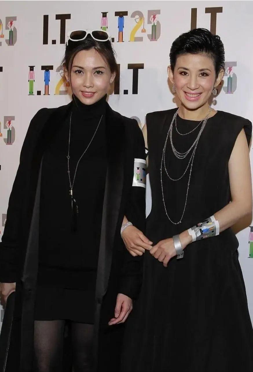 Qiu Shuzhen and Wu Jun are like wearing black, they are only 4 years ...