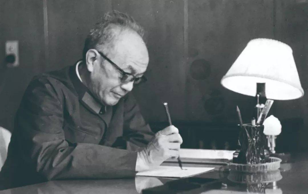 Zhong Wei asked Hong Xuezhi to visit Huang Kecheng, Zhong Wei didn't ...