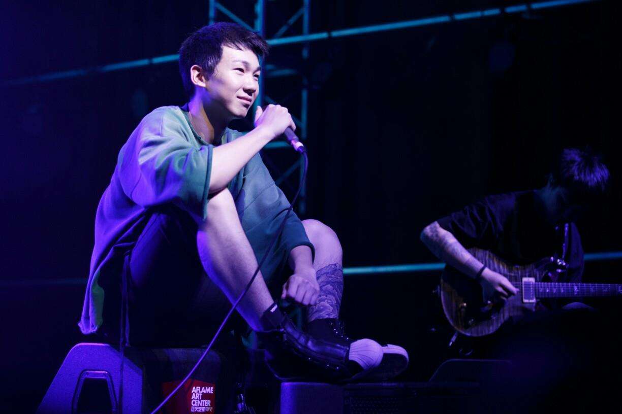 28-year-old fast boy Bai Jugang revealed that his relationship status ...